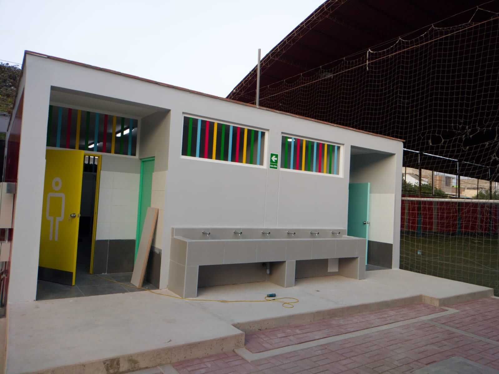 Acondicionamiento de S.S.H.H. en la I.E Vasil Levski. - Constructora Mausaa